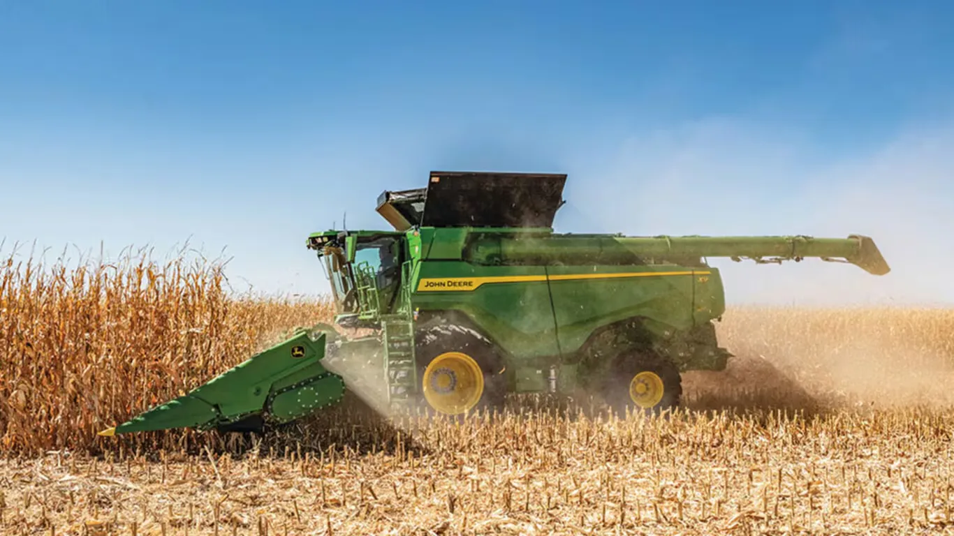 New John Deere CF18 Folding Corn Head | LandMark Implement